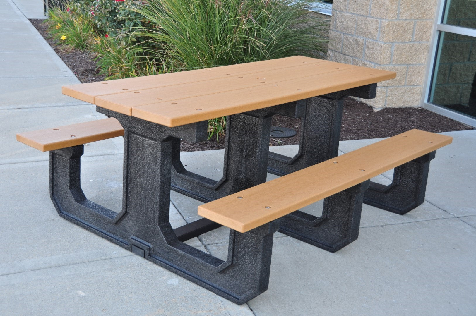 Park Place Recycled Picnic Table – Kinetic Recreation